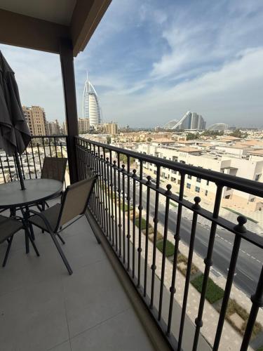 Luxury Two-Bedroom on High Floor with Waterfront Landmark View, Dubai ...