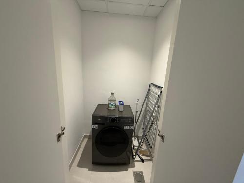 Luxury Two-Bedroom on High Floor with Waterfront Landmark View, Dubaj ...