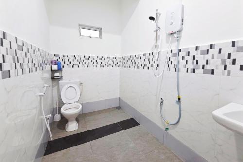 6-12pax KTV Homestay near Toppen Ikea KTV Family Room TV Game Pool ...