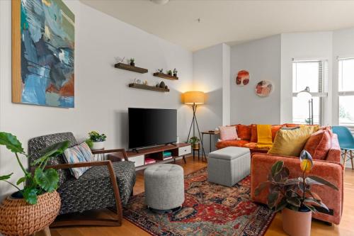 Chic King Bedroom A - Huge Patio - 95 Walk Score!, Seattle (bijgewerkte ...