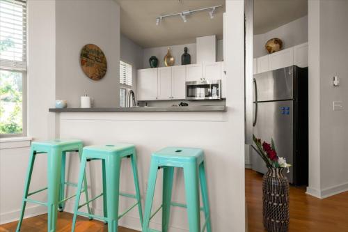 Chic King Bedroom B - Huge Patio - 95 Walk Score!, Seattle (opdaterede ...