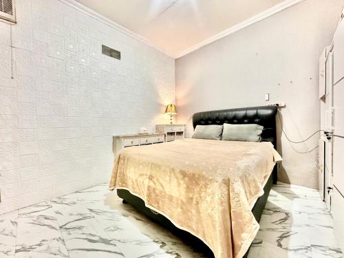 Cozy 3BR Family House in Griya Indah Sleman Jogja, Central Java by Le ...