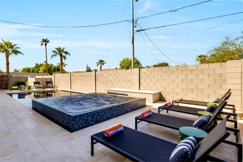 Modern Manor-6BR Pool&Spa Air Hockey Ping Pong, Scottsdale (tarifs ...
