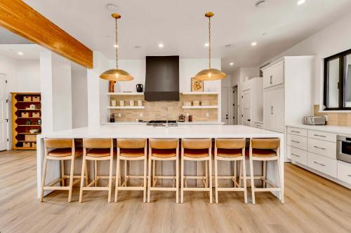 Modern Manor-6BR Pool&Spa Air Hockey Ping Pong, Scottsdale (tarifs ...