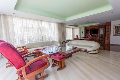 Armored luxury PH, Jacuzzis, Pool, Butler & Art, Medellín (precios ...