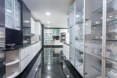 Armored luxury PH, Jacuzzis, Pool, Butler & Art, Medellín (prezzi ...