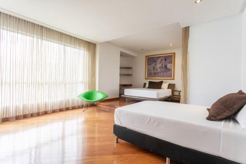 Armored luxury PH, Jacuzzis, Pool, Butler & Art, Medellín ...