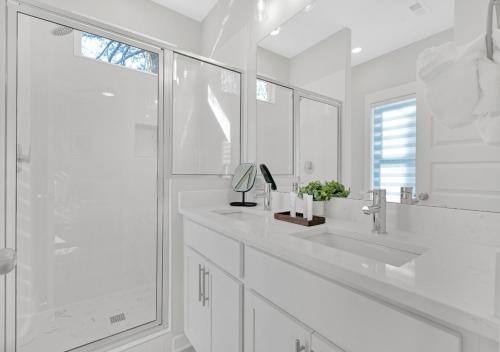 Luxe Home Near Duke & DT with Firepit and Board Games, Durham (precios ...