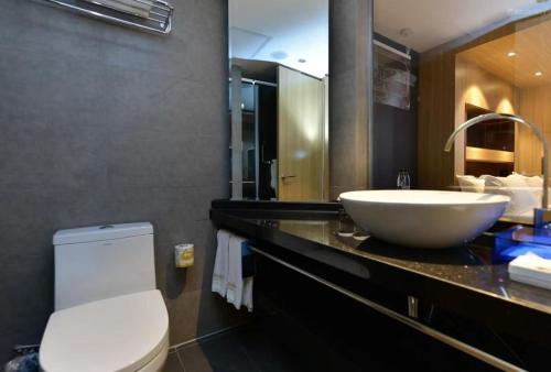 JinglaiHotel Hongqiao Weining Rord Metro Station, Shanghái (precios ...