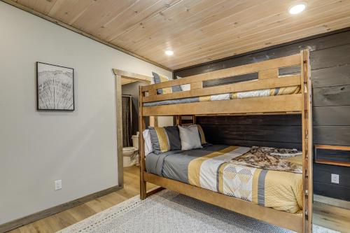 Indoor Pool, Hot Tub and Games! Pigeon Forge Cabin، بيدجن فورج (أسعار ...