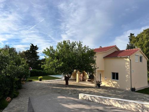 Holiday Home Großes Ferienhaus zur alleinigen Nutzung mit Pool by ...