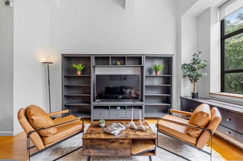 Arbor Loft by Rove Travel 1BR Loft w Shared Roof, Nova York (preços ...