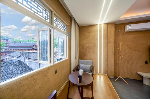 Alley's Ears Turned Red, Fenghuang (uppdaterade priser för 2026)