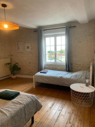 L'escalier rouge - Maison typique avec cour, Luc-sur-Mer (2026. aasta ...