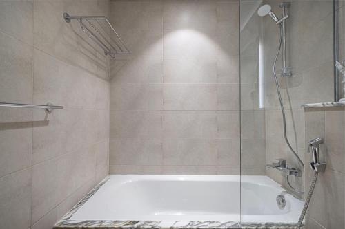 Famous Sky Pool at Paramount's King's 2BR, दुबई की (2026 के लिए अपडेट ...