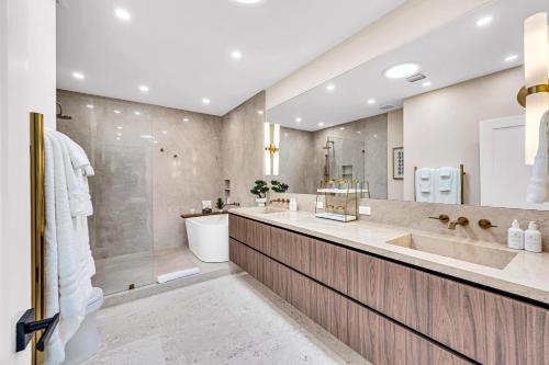 Steps from Beach Heated Pool Sunrise Key RESlDENCES, Fort Lauderdale ...