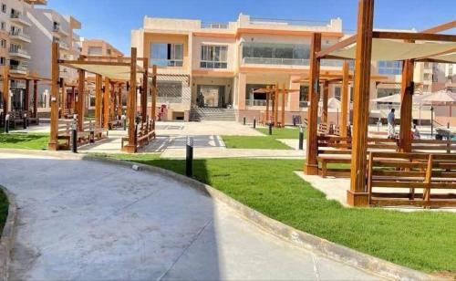 3BR Apartment Steps from the Pyramids & GEM, ‘Ezbet `Abd el-Ḥamîd ...