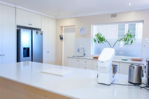 5BR Pool Fast Wi-Fi Walk To The Beach Pool Table, Cape Town की (2026 के ...