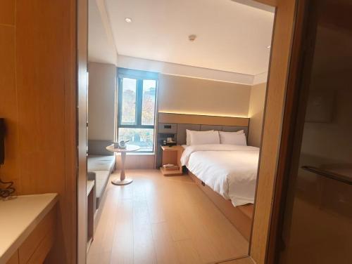 All Seasons Hangzhou West Lake South Song Imperial Street Hotel ...