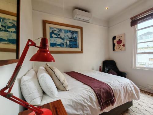 Large, central and secure 3 bed with ACs and workspace, Le Cap (tarifs ...