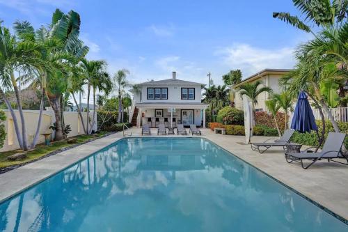 Modern Studio w Kitchen and Pool at Lake Worth（レイク・ワース）：（最新料金：2026年）