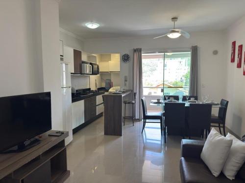 Apartanento familiar para 9 pessoas, 500 metros da praia de Bombinhas ...