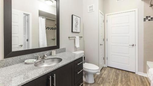 Landing Amazing 1BD Clubhouse Rooftop Lounge, Tempi (atnaujintos 2026 m ...