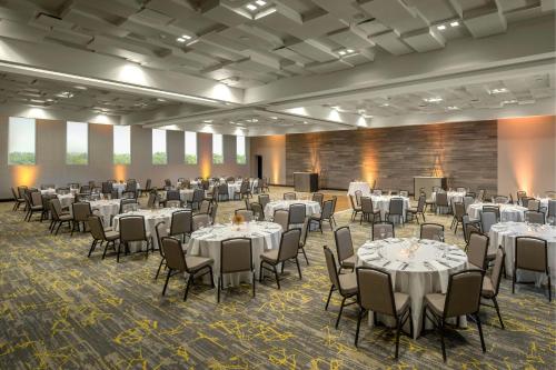 The Summit Hotel, Cincinnati (updated prices 2026)