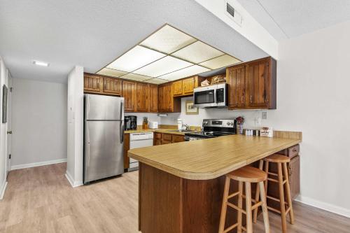 Angelfish 207 2BR 2BA Condo Steps from Beach w Ocean View Balconies ...
