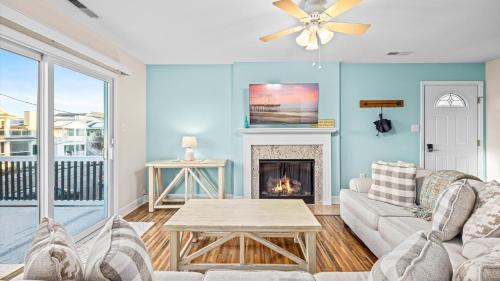 NEW 3BR - 2 Blocks OCNJ to Beach - Sleeps 10, Ocean City (tarifs ...