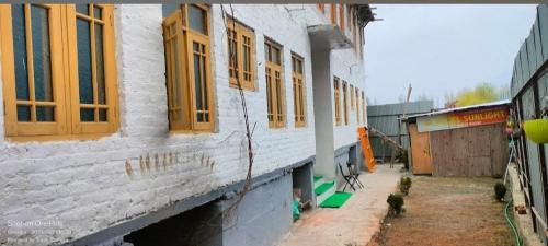 Hotel White Night, Srinagar (tarifs actualisés, 2026)