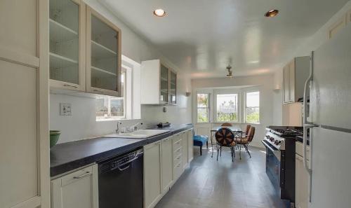 Venice Bungalow Near Abbot Kinney and Beach, Лос Анджелис (обновени ...