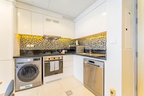 Minutes from Downtown Dubai and Burj Khalifa, Easy Metro Access ...