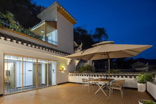 Ink-Colored Homestay Rainbow Bridge Branch, Fenghuang Ancient Town ...