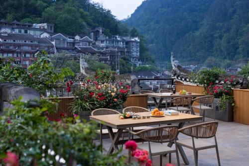 Ink-Colored Homestay Rainbow Bridge Branch, Fenghuang Ancient Town ...