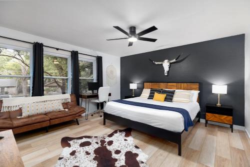 Lone Star Luxe - Heated Pool - Game room - Mini-Golf & Bar, Round Rock ...