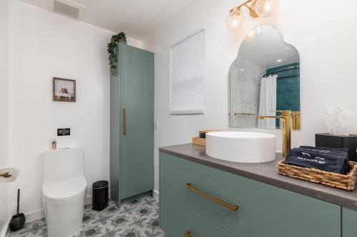 Lone Star Luxe - Heated Pool - Game room - Mini-Golf & Bar, Round Rock ...