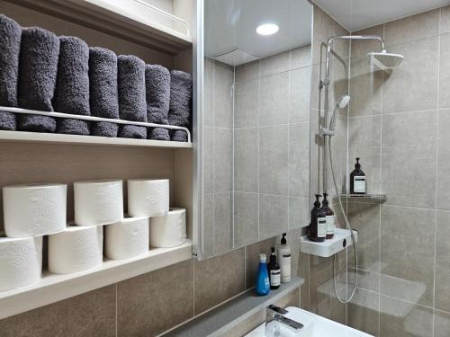 Newly built house ,subway station area, super high-rise, 6-person large ...