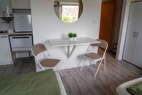 Cozy Vienna Studio Close to Metro and 10 Minutes to City Center, Viena ...