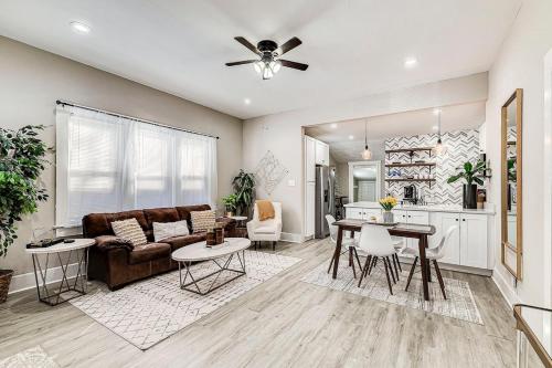 Sunshine Haven-In Bates Hendricks Near Downtown Family Friendly ...