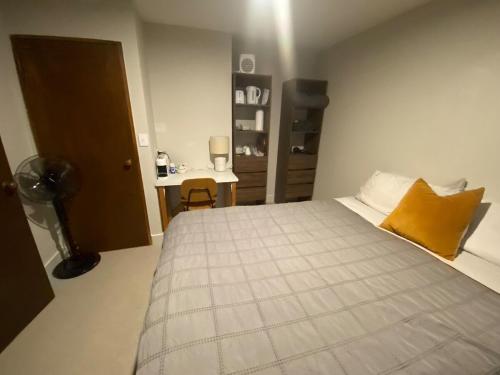 Wanaka Studio close to town with private ensuite, Wanaka (preços ...