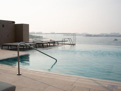 Marina Beachfront Oasis Infinity Pool & Modern Comfort, Dubai (prezzi ...