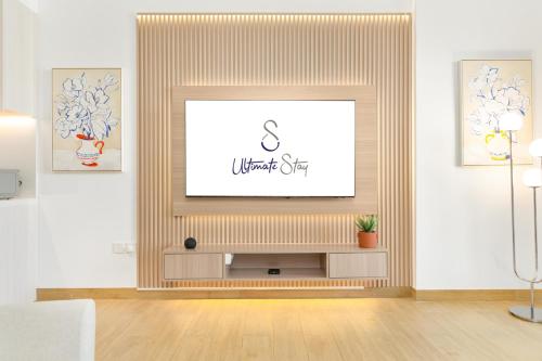 Seaside 1-Bedroom Apartment with Beach Access at Port De La Mer, Dubai ...