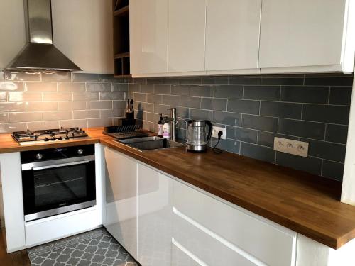 Plac Konstytucji Panorama Suite with AC, Varsjá (uppfærð verð fyrir ...