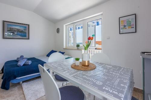 Lauschiges Apartment nur 300 Meter zum Strand mit Meerblick, Parkplatz ...