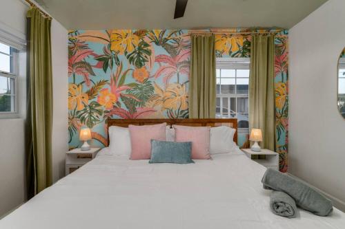 10 Minutes to Downtown with Jacuzzi, Pool Table, Ping Pong, and BBQ ...