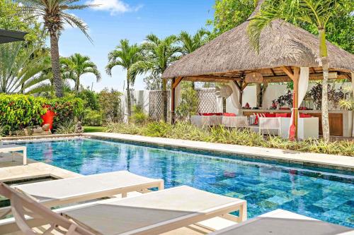 Villa Kyra - Luxe & XXL Pool at Grand-Baie, Grand Bay (mga updated na ...