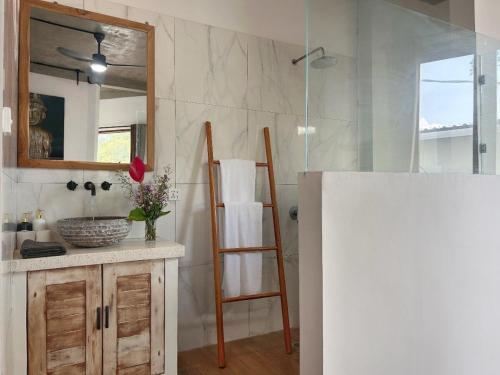 Uma 2 BR villa with Roof top pool & Enclosed living room, Seminyak ...