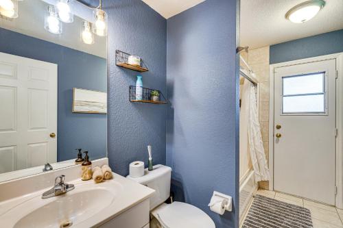 Shell Point Village的Poolside Lounge and Game Area Cape Coral Retreat ...