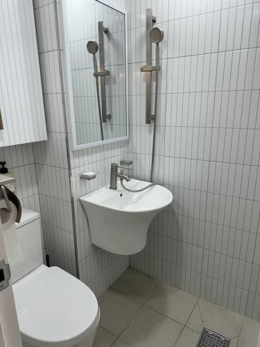 15 mins to Hongdae, Newly built two-room building, Seul (prezzi ...